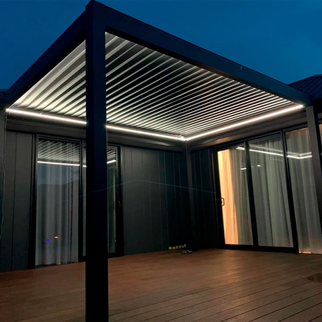 Booz.cl: Pérgola Bioclimática Grafito Sunline by Hunter Douglas 4x6 mts