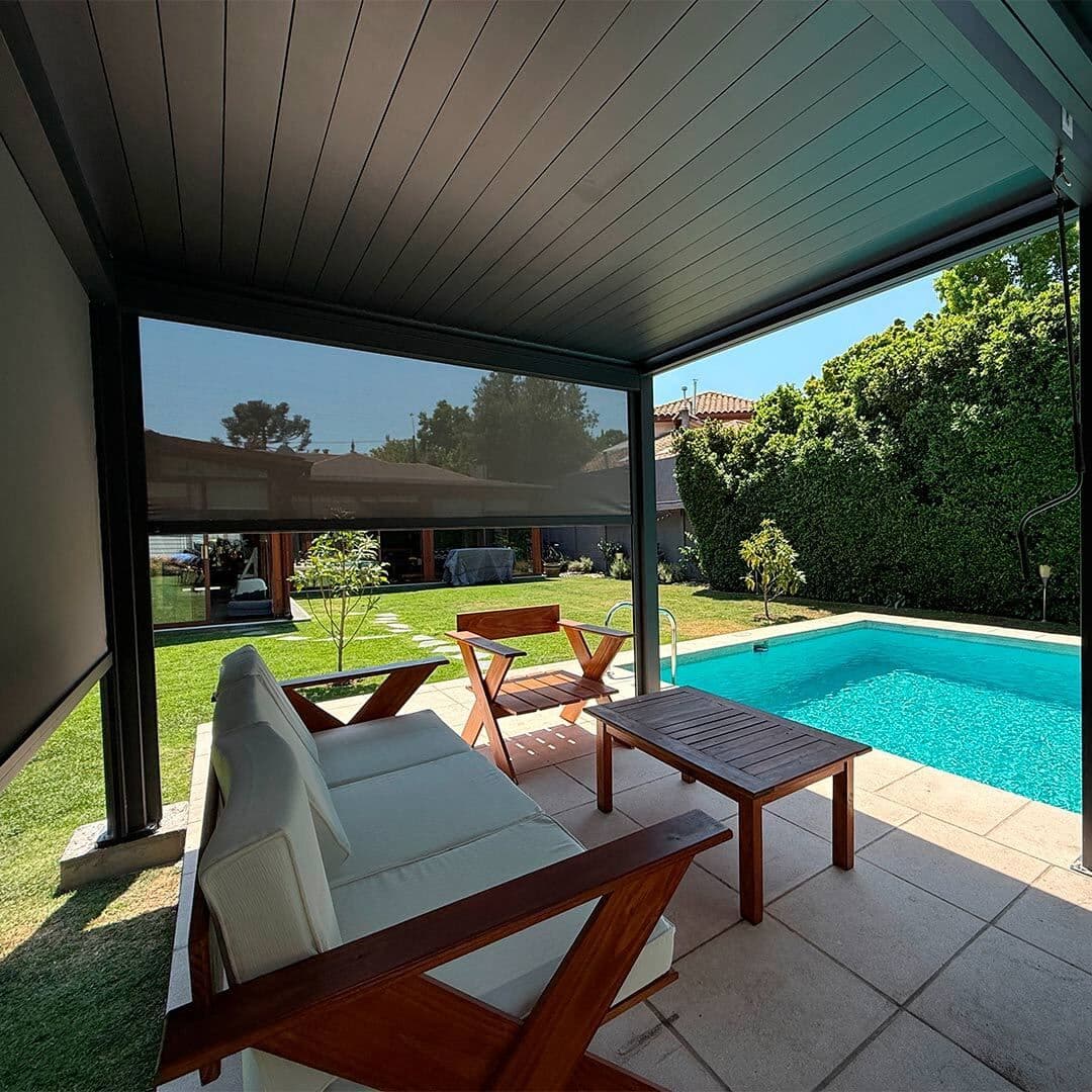 Booz.cl: Pérgola Bioclimática Grafito Sunline by Hunter Douglas 4x6 mts